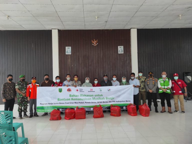Berau Coal Energy | Saling Peduli, Kolaborasi Ringankan Beban Korban Banjir di Segah dan Kelay